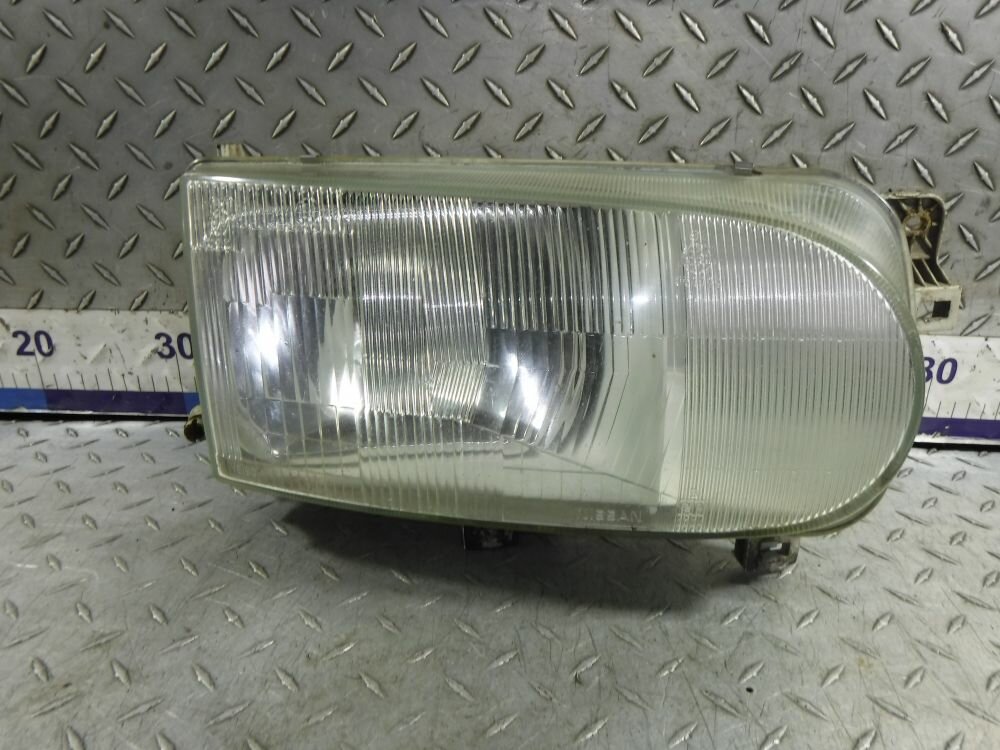 Фара правая Nissan Vanette C23 260108C002