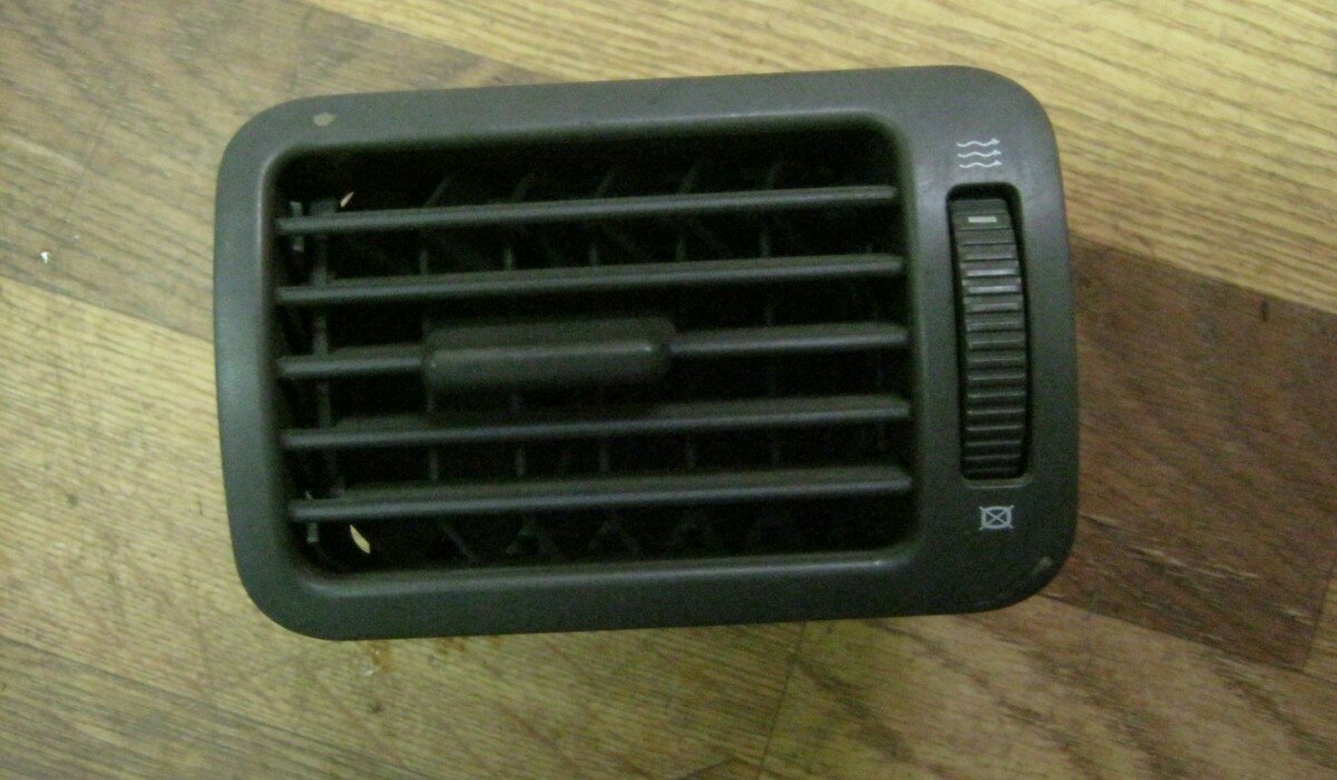 Дефлектор воздушный Octavia Tour (A4 1U-) Skoda 1U1819702