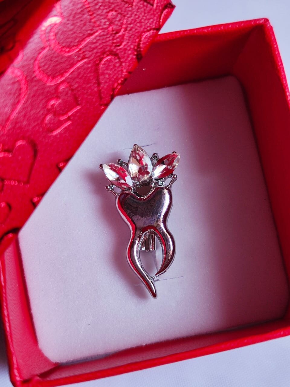 Брошь, стразы