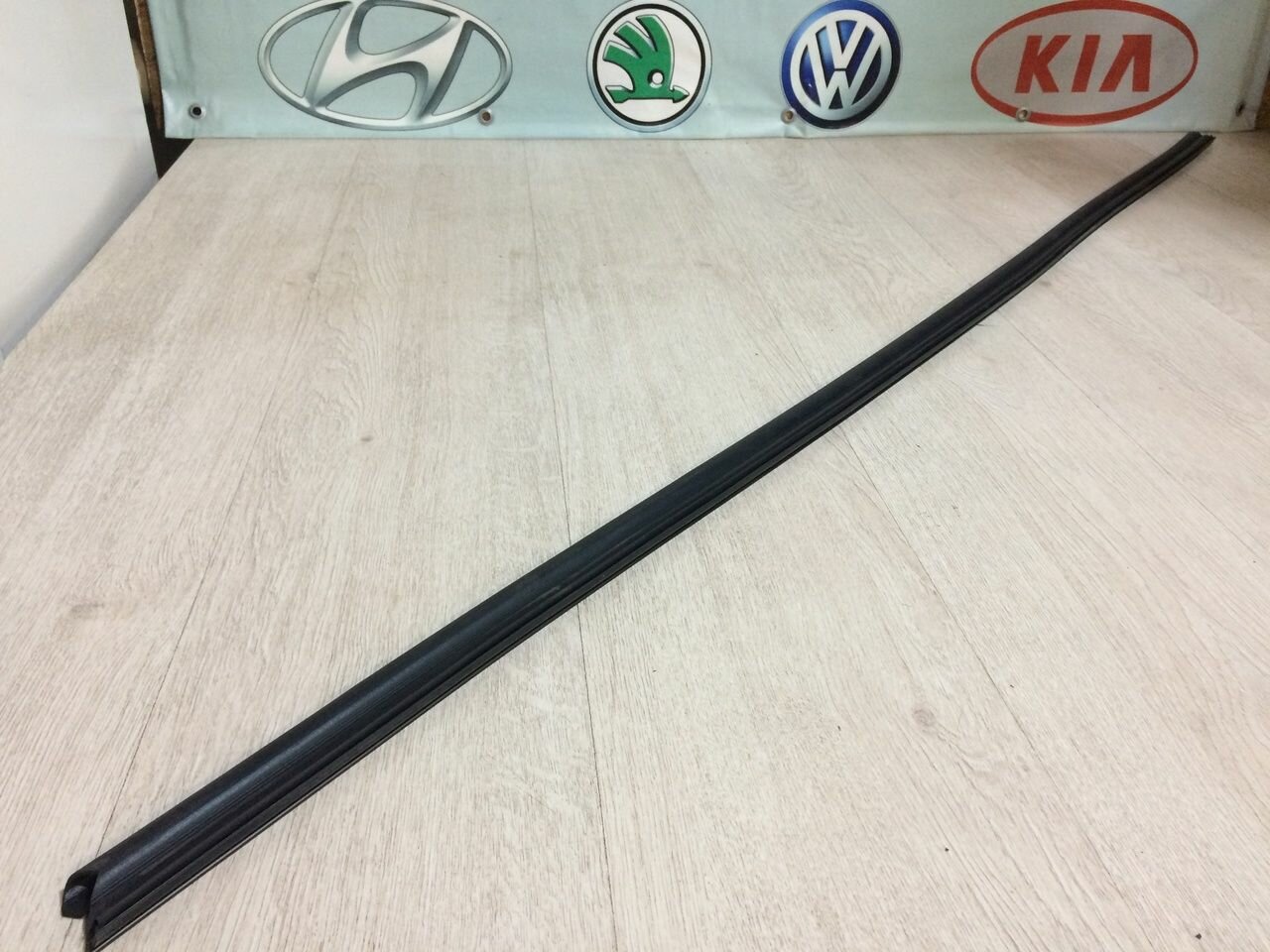 Уплотнитель капота задний на жабо (планку под лобовое стекло) для Hyundai Solaris 2010-2017