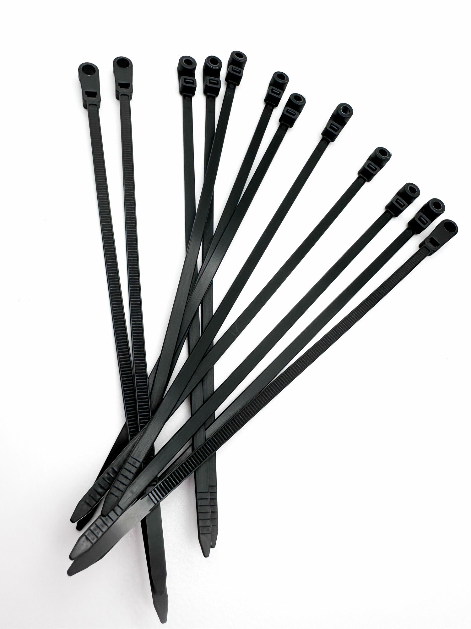 Кабельная стяжка с монтажным кольцом МХ 4,5х220 черные (100 штук) 1 упаковка.