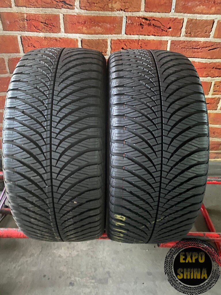 Две зимние шины БУ Шина Goodyear Vector 4Seasons Gen-2 225/40 R18 92Y