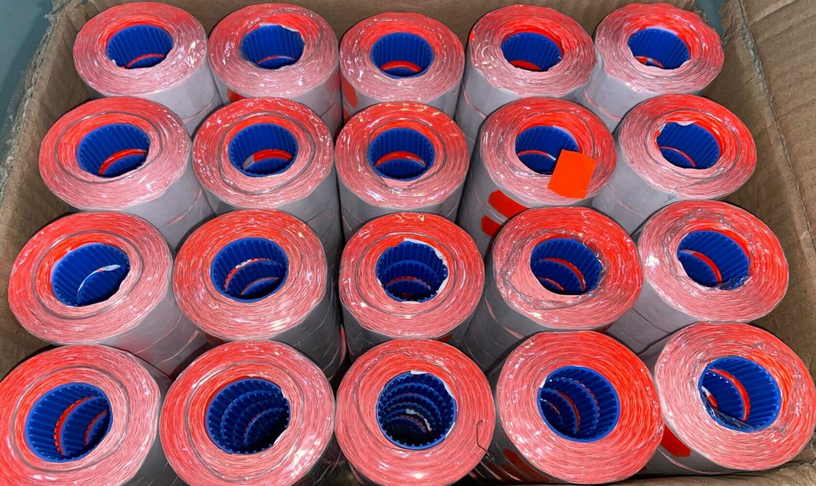 Этикет-лента 25х16 мм красная волна (липкие ценники 800/рол) / спайка - 25 роликов