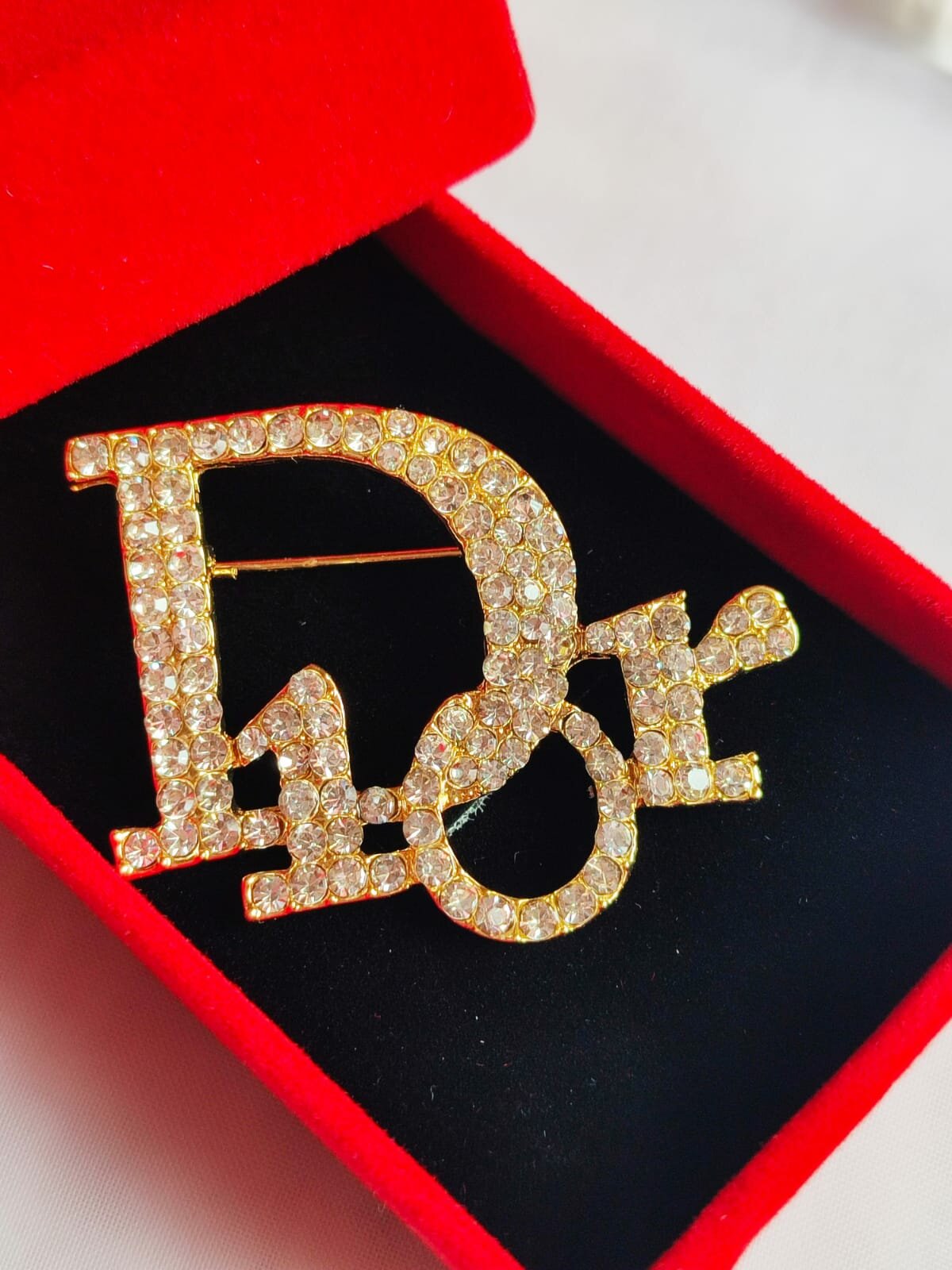 Брошь, стразы