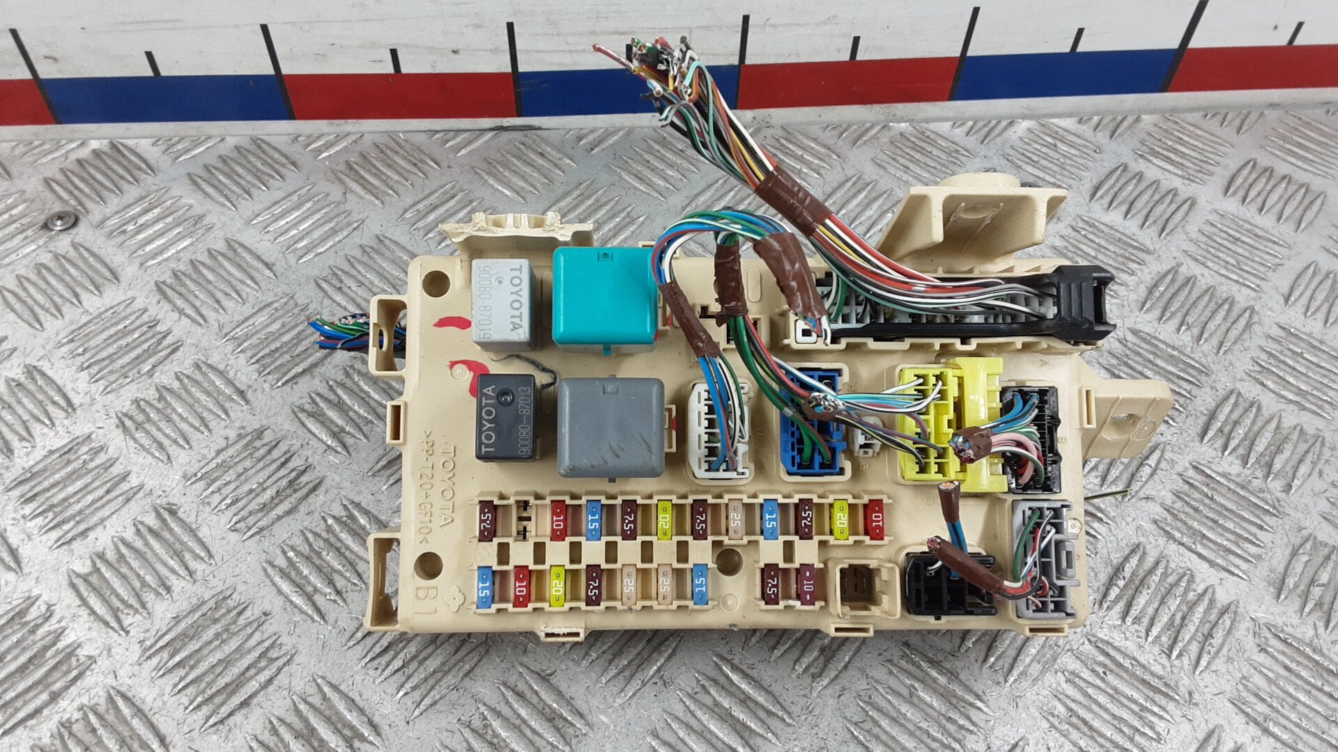 Блок предохранителей TOYOTA AVENSIS T25