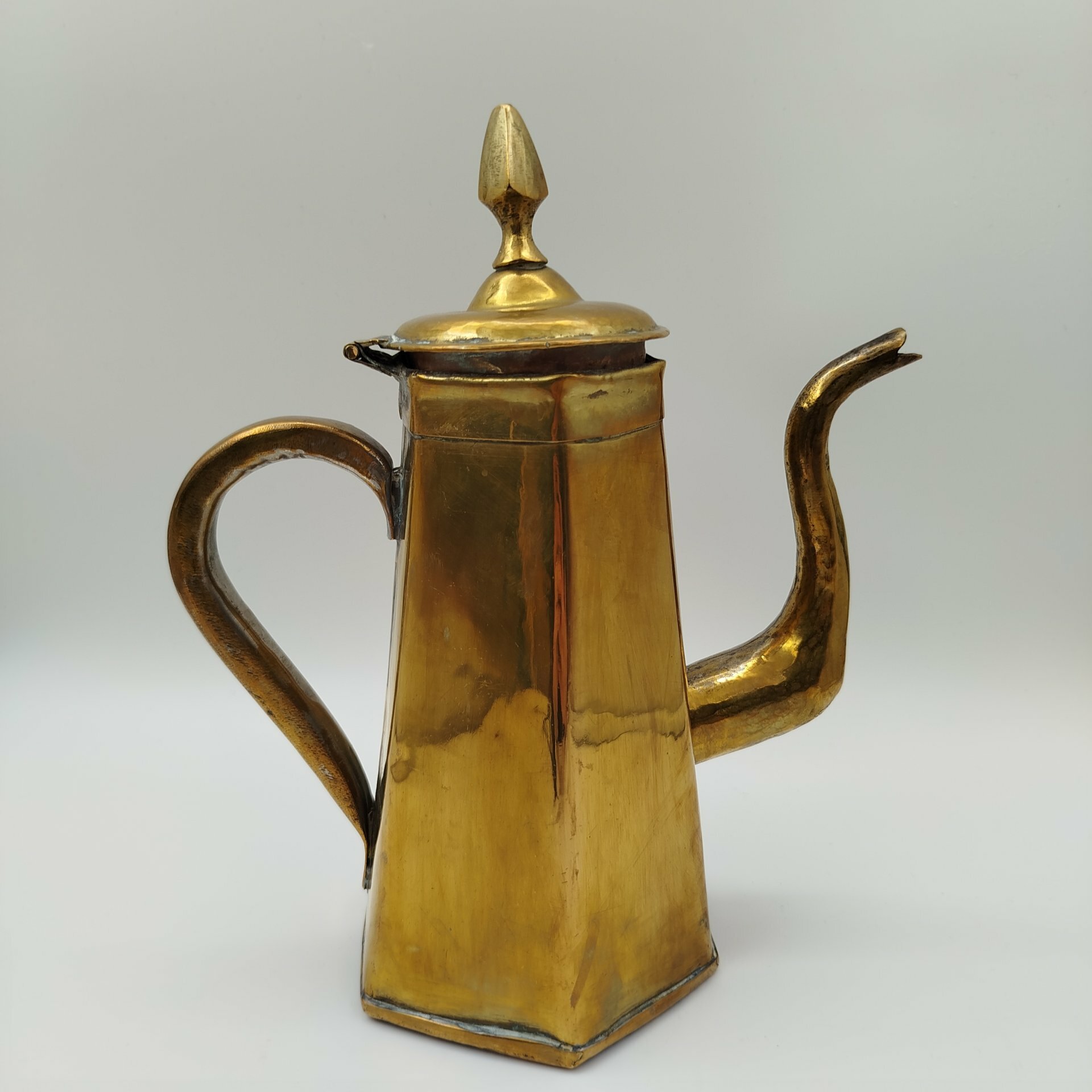 Кофейник граненой формы, латунь, лужение оловом, Западная Европа, 1930-1960 гг.