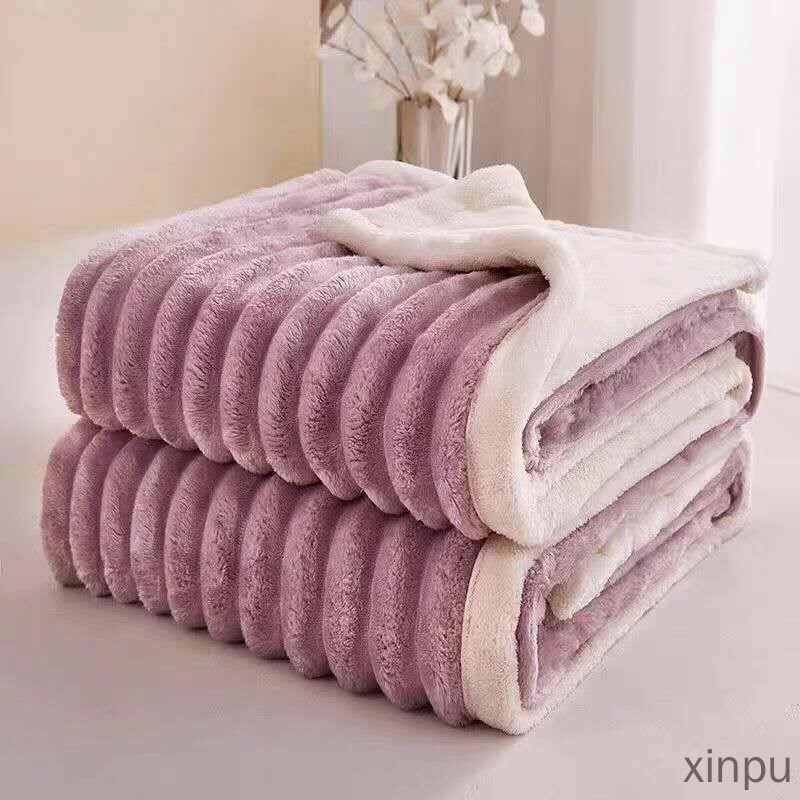 Одеяло из молочного флиса, очень мягкое и приятное для кожи, без ворса.200*230