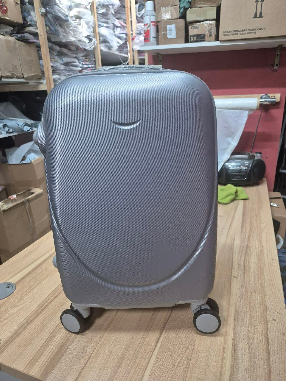 Чемодан Фридом на колесах для путешествий отпуска и отдыха маленького размера, S ручная кладь пластиковый ABS поликарбонат женский и мужской уценка