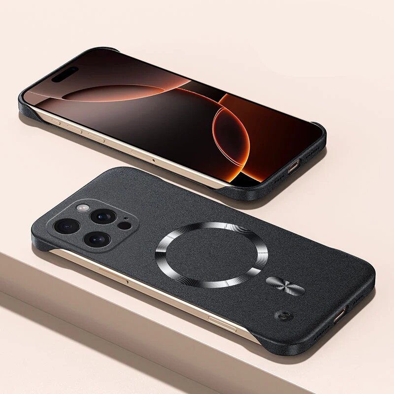 Черный матовый чехол на iPhone 15 Pro с MagSafe