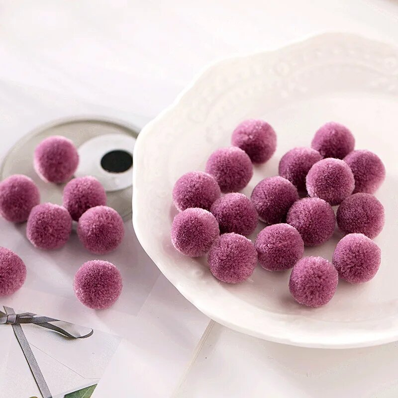 Фиолетовые помпоны 20 мм, 40 шт, C39 Bean Coral