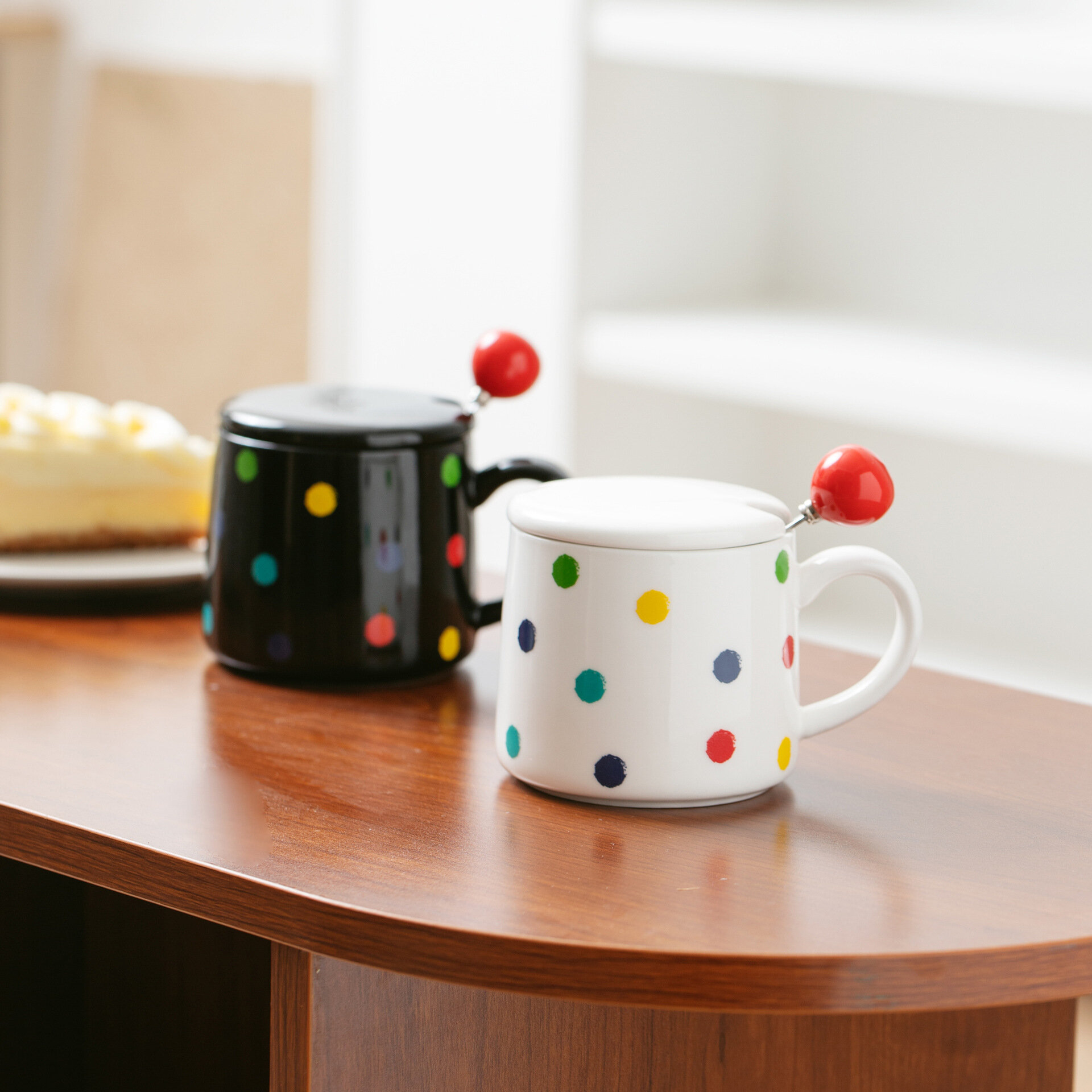 Красочная керамическая чашка в горошек с ложкой крышки высококлассная креативная кружка ниша Студенческая пара Питьевая