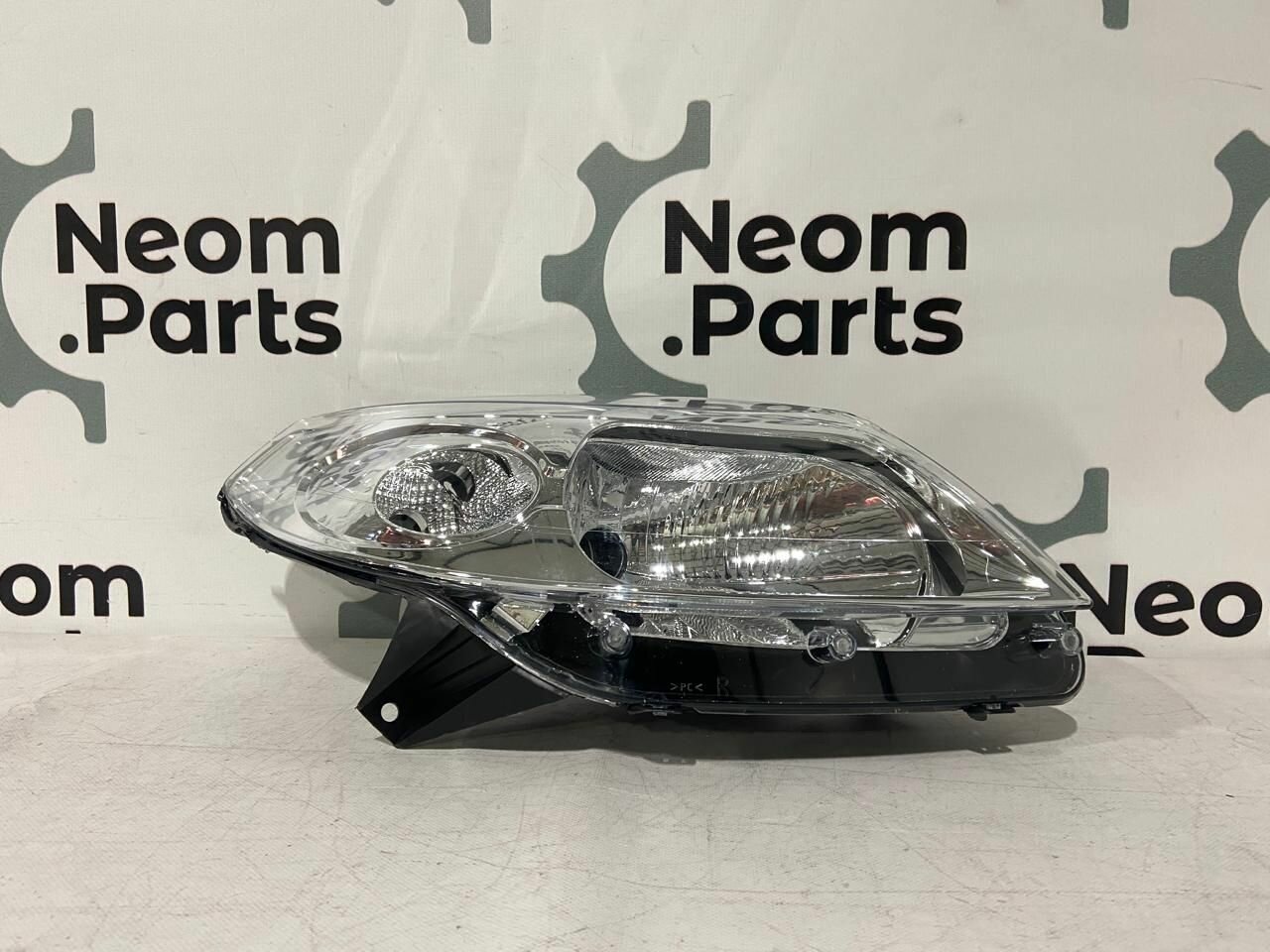 Фара правая Renault Sandero 09-14