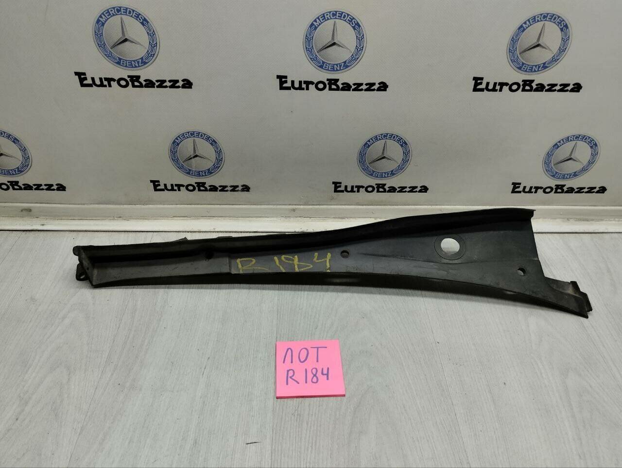 Водосток лобового стекла правый Mercedes W140 A1408302428