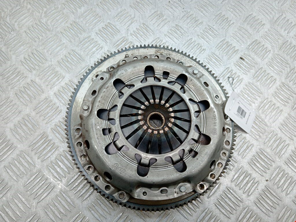 Маховик (демпфер сцепления) Volkswagen Polo 4 038105269CX арт. 2201083