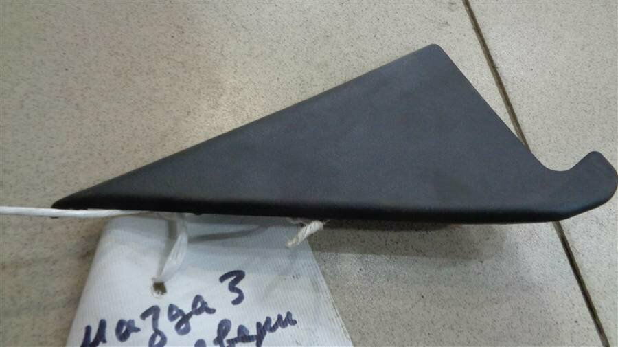 Уголок двери задней левой внутренний от Mazda 3 bk 2003-2009