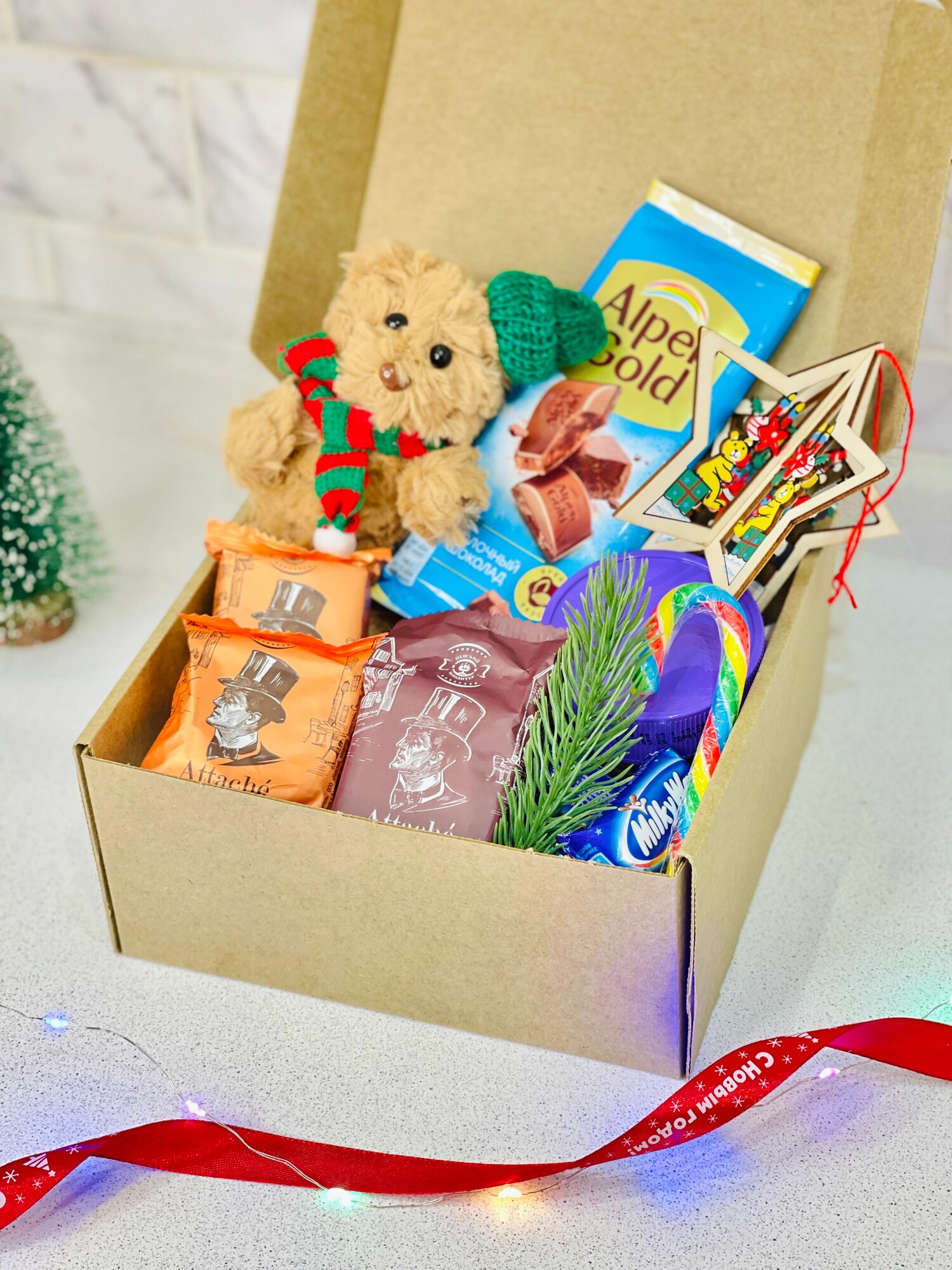 Новогодний подарок для ребенка / друга или подруги / подарочный набор со сладостями