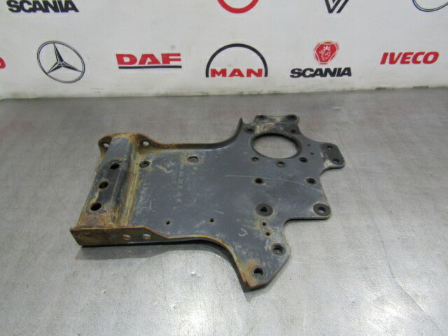 Кронштейн усилителя бампера правый Mercedes Actros / Погнут!!!