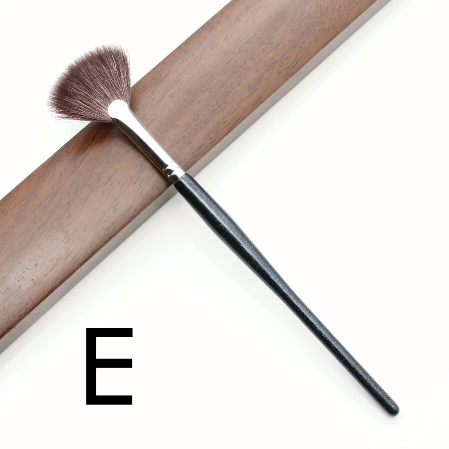 Веерная кисть для макияжа Sywinas из козьих волос E