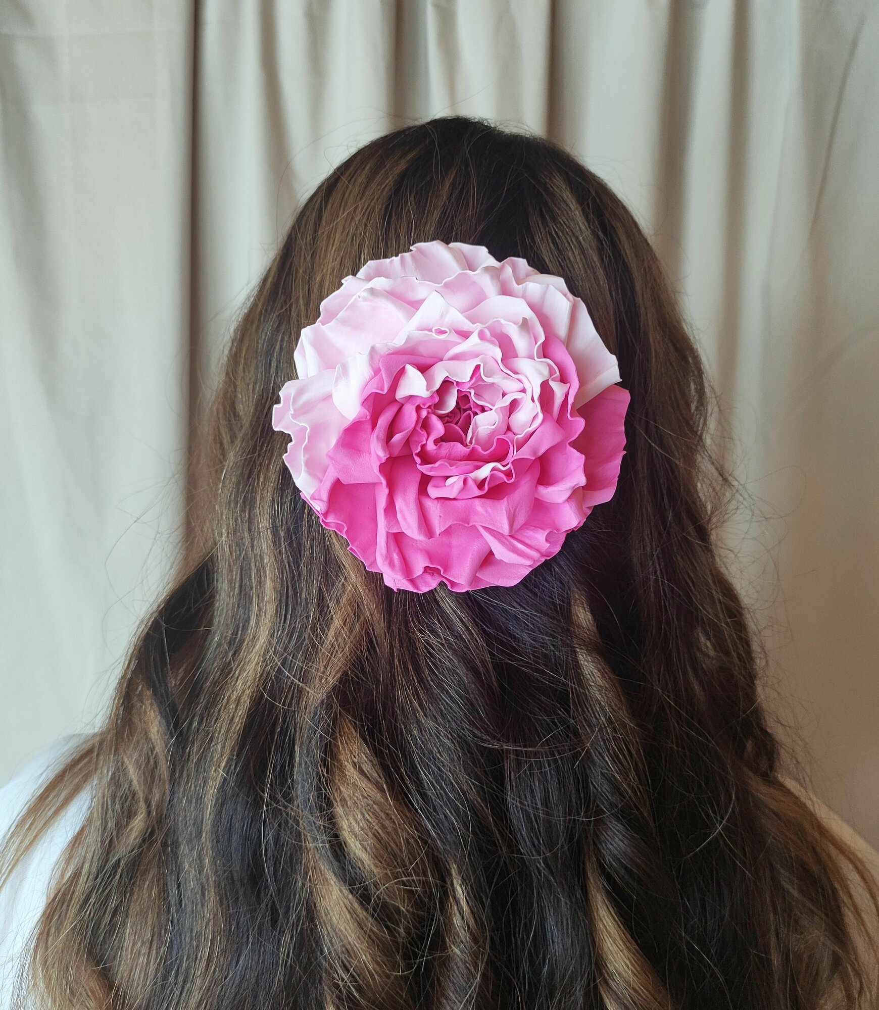 Заколка ручной работы пионовидная роза крупная ярко-розовая