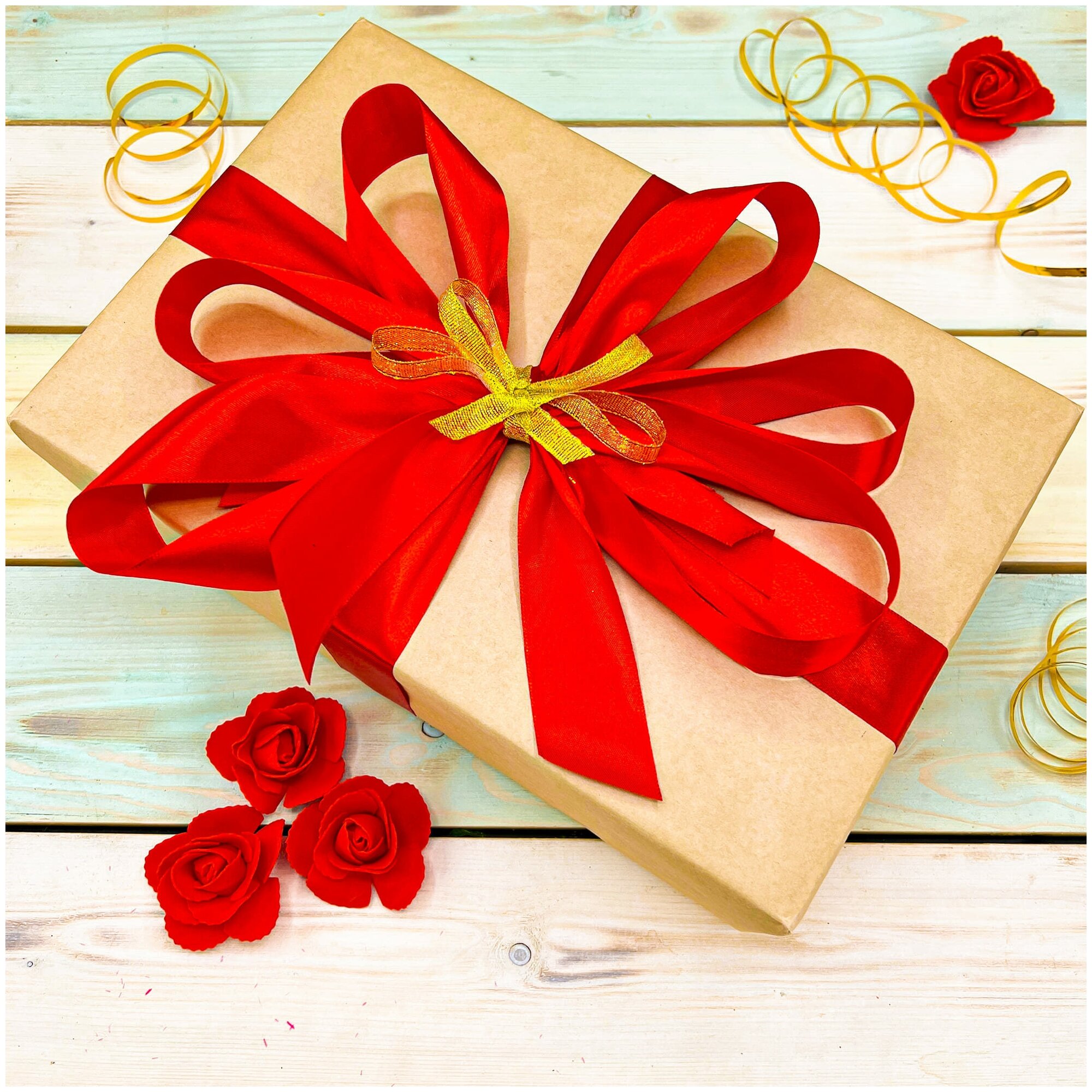 Подарочный набор на 8 марта девушке Момент счастья: 7 видов элитного чая и сладости