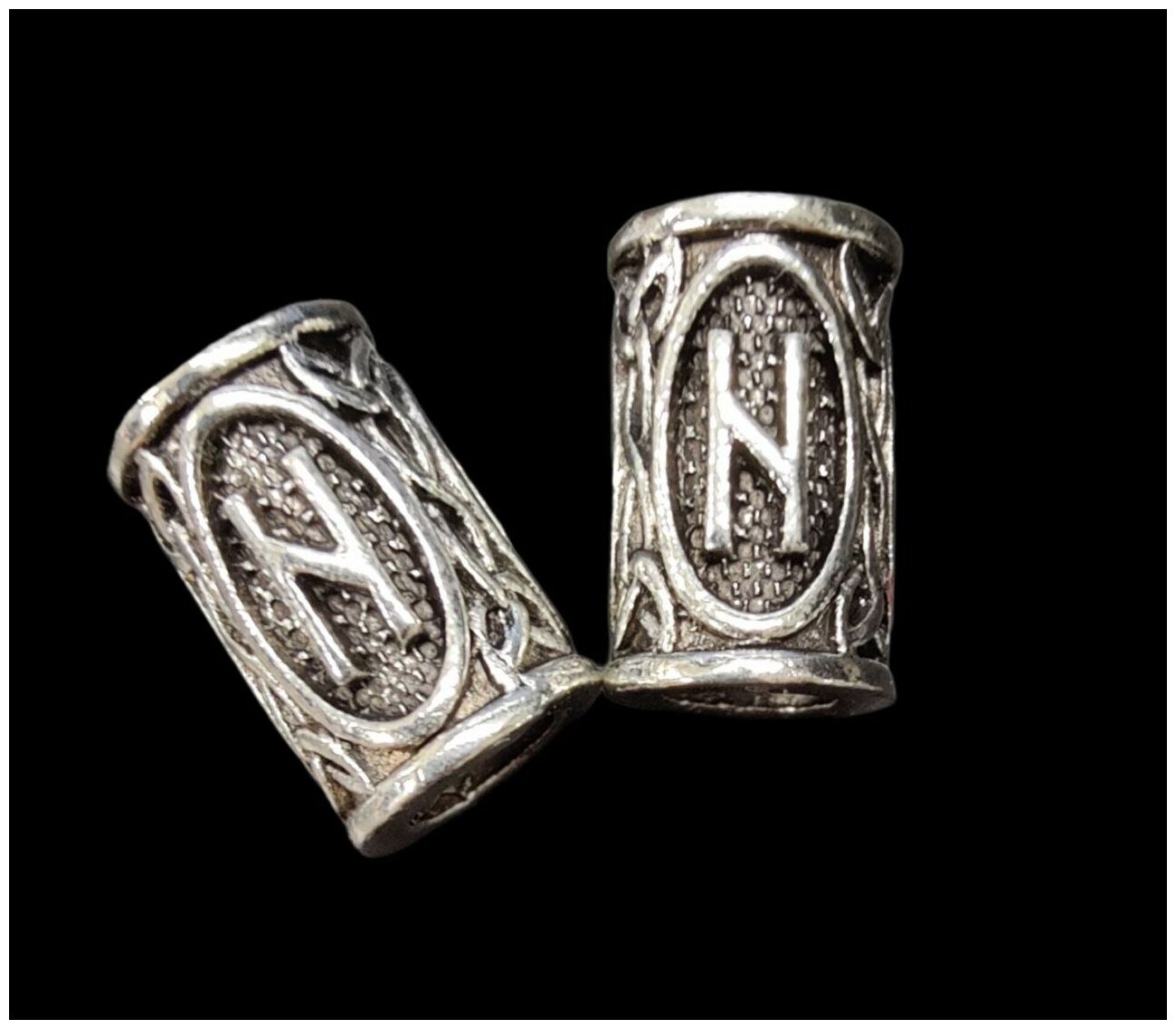 Скандинавские руны для браслета, бороды, волос. 2шт "Хагалаз"