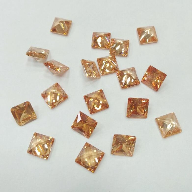Ювелирный кристалл из фианита, 6х6мм, форма квадрат, золотисто-абрикосовый, 5 шт.