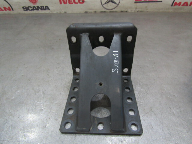 Кронштейн траверсы Iveco Stralis