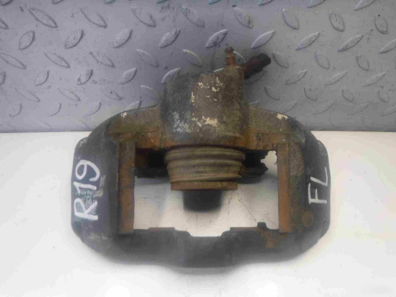 Суппорт тормозной передний левый Renault 19 I (1988—1992) 7701202985