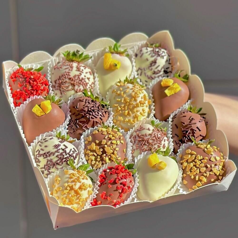 Клубника в шоколаде Набор в коробке "Especially for you" 12-20 ягод
