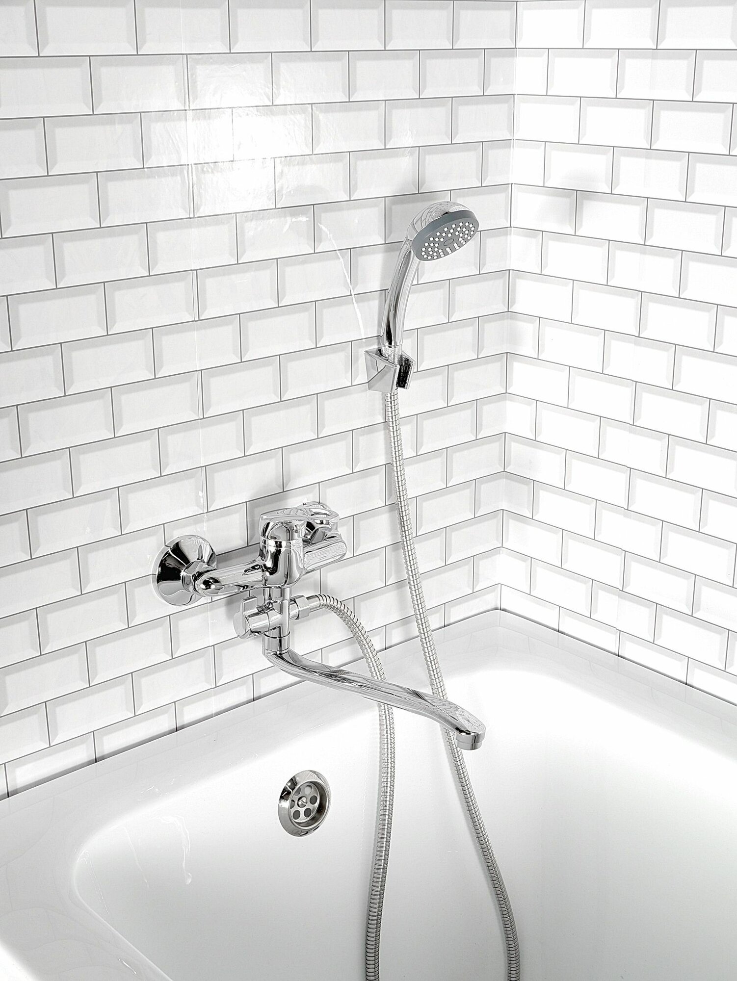 Смеситель на ванну Diadonna D80-221111 с длинным поворотным изливом, картридж 35 мм, хром