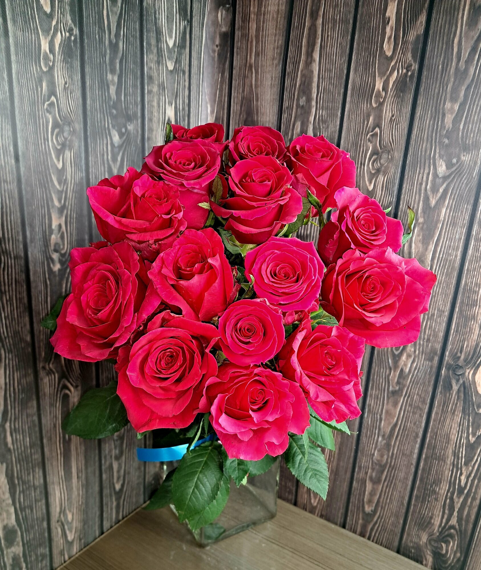 Монобукет "Красная Фуксия" - Ярко розовая роза Эквадор 15 цветов, для любимой на любой повод