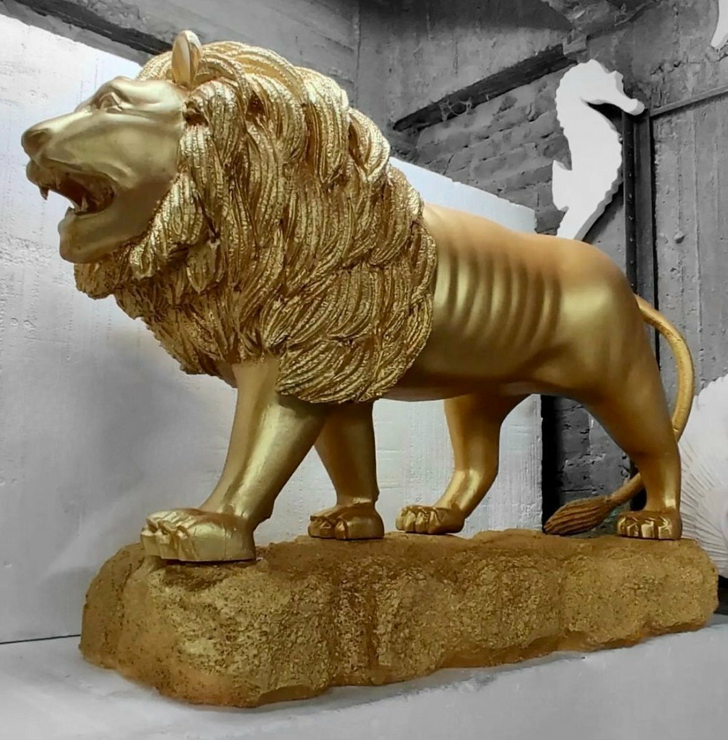Фигура из пенопласта "Золотой лев"
