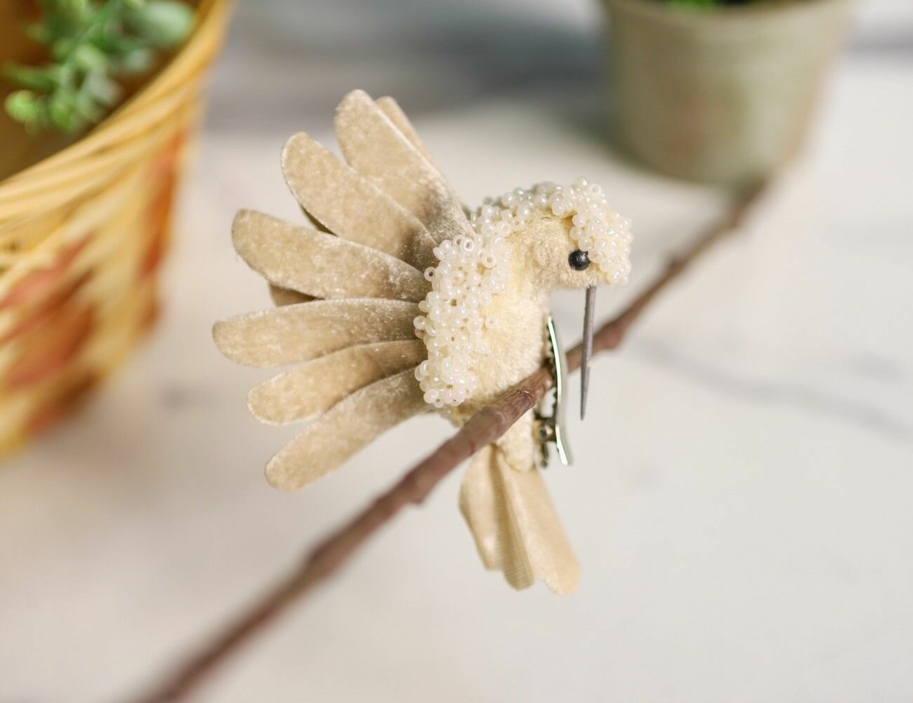 Елочная игрушка колибри перлин на клипсе, текстиль, жемчужная, 9 см, Kaemingk 612272-2