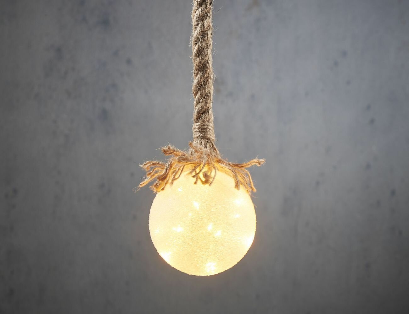 Светящийся шар на канате фисэль - матовый ЛЁД, 15 тёплых белых мини LED-огней, 10х90 см, таймер, батарейки, Edelman 1105156