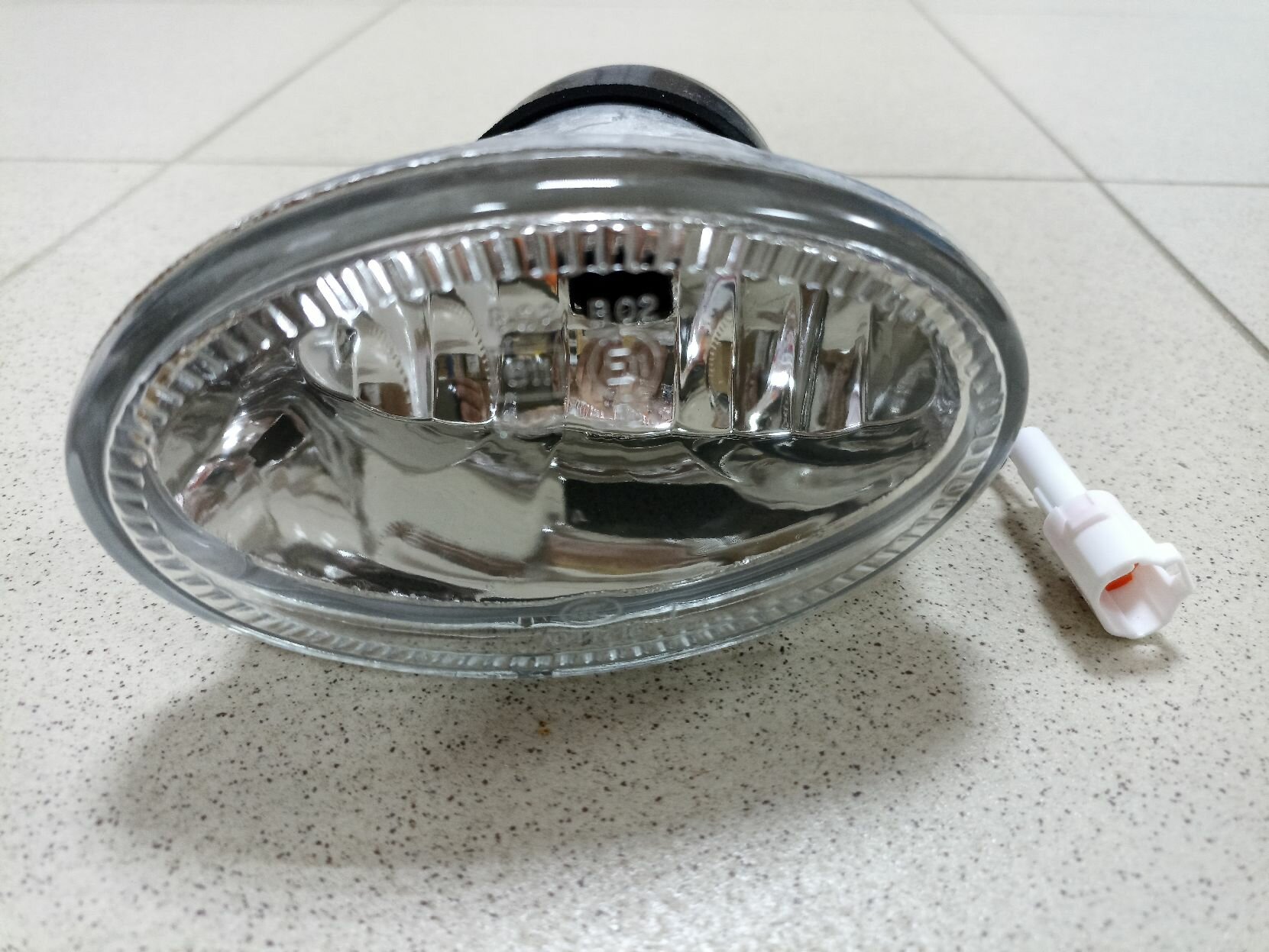 Фара противотуманная левая SAT Lifan Smily (320) [1.3 16V 5MT хетчбэк]