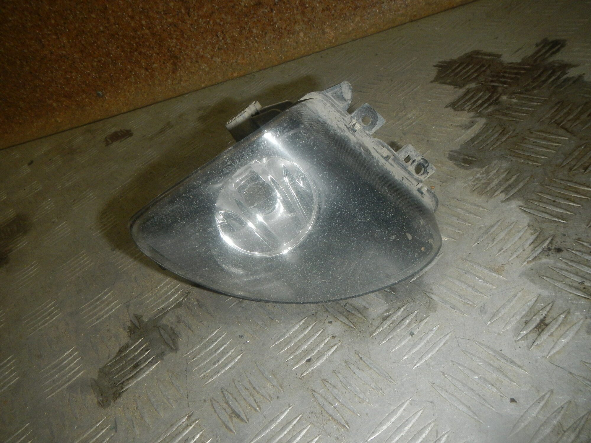 Б/У Фара противотуманная правая, BMW (БМВ)-5 (F10, F11) (09-16) BMW 5 (F10, F11) (09-16) -12 Мелкие царапины. 547062 BMW ...
