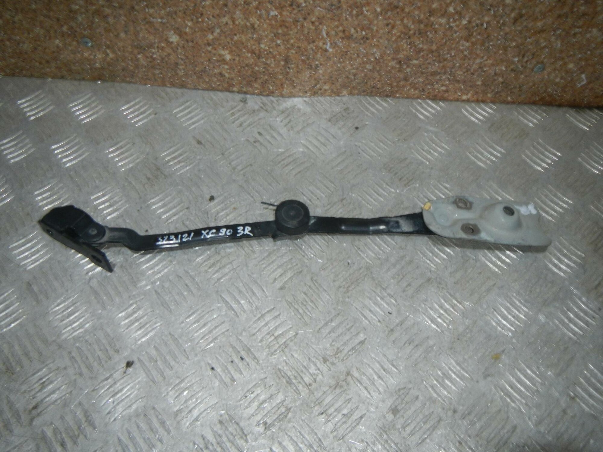 Б/У Ограничитель двери, Volvo (Вольво)-XC90 (02-) VOLVO XC90 (02-) Двери багажника нижней, правый Без повреждений 323121 ...