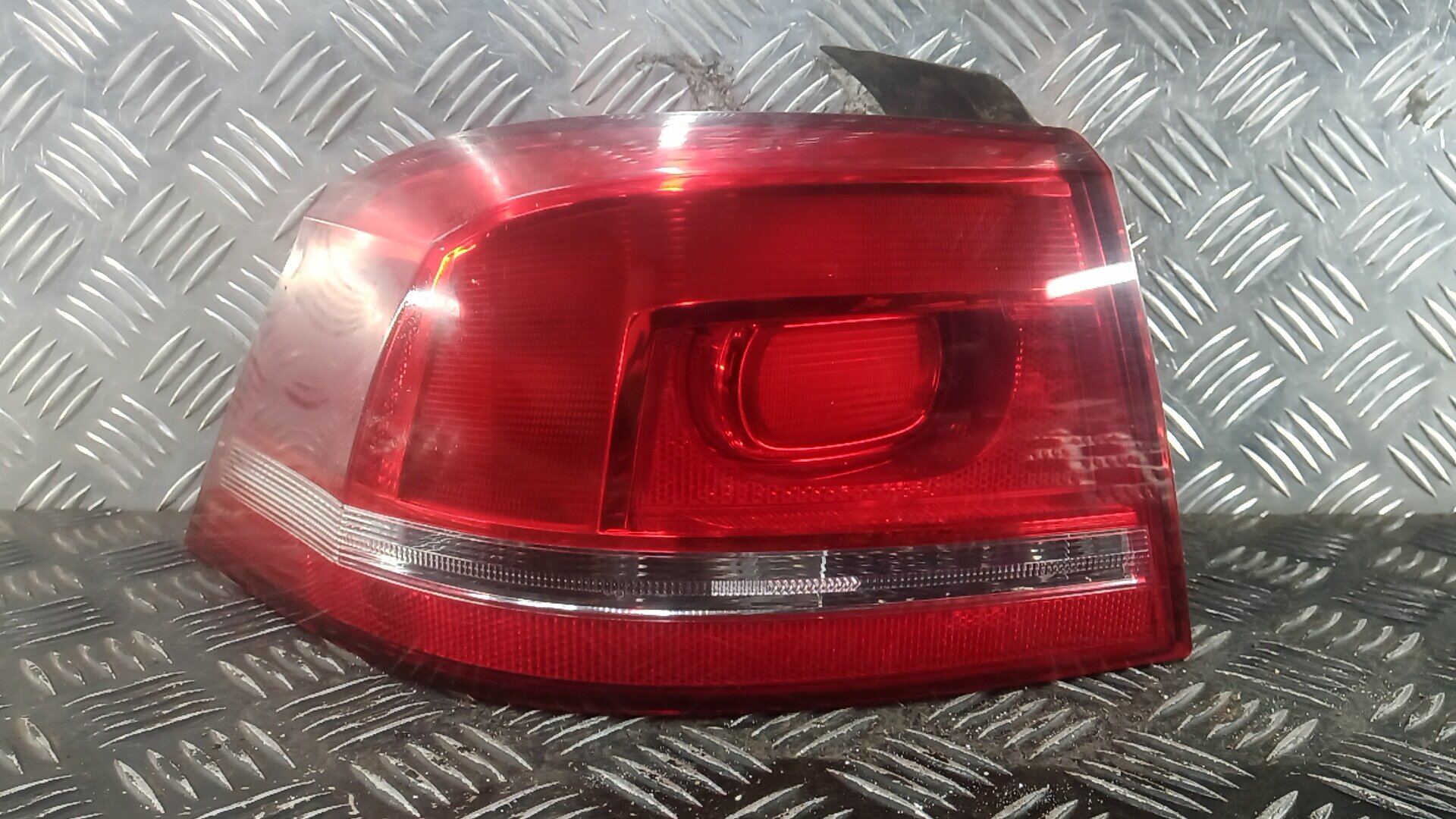 Фонарь задний левый VOLKSWAGEN PASSAT B7, Номер 3AE945095F