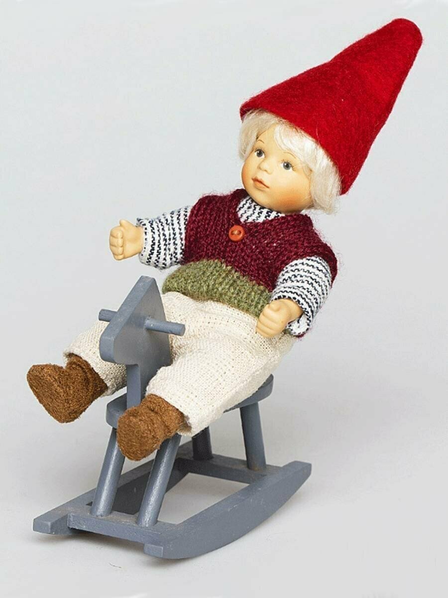 Кукла фарфоровая Birgitte Frigast Marcus, на лошадке - качалке, 12 см, (1 шт/уп)