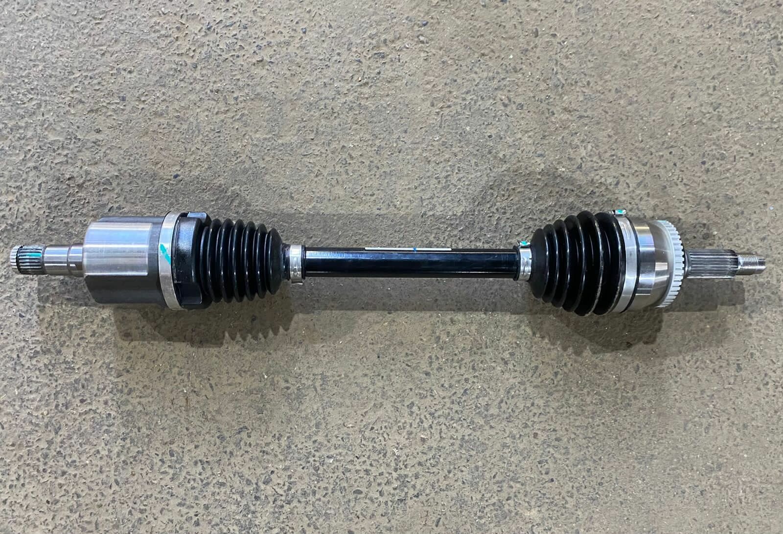 Привод левый Changan CS35 PLUS [1.6 16V 5MT внедорожник] 2203100BQ02