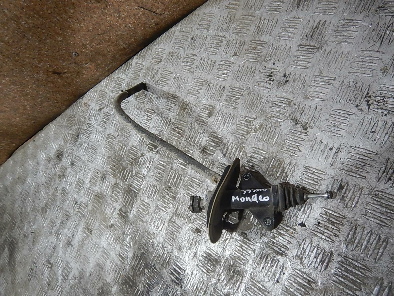 Б/У Цилиндр сцепления главный, Ford (Форд)-MONDEO (00-07) FORD MONDEO (00-07) 2,0 Без видимых повреждений. 395510 FORD ар...