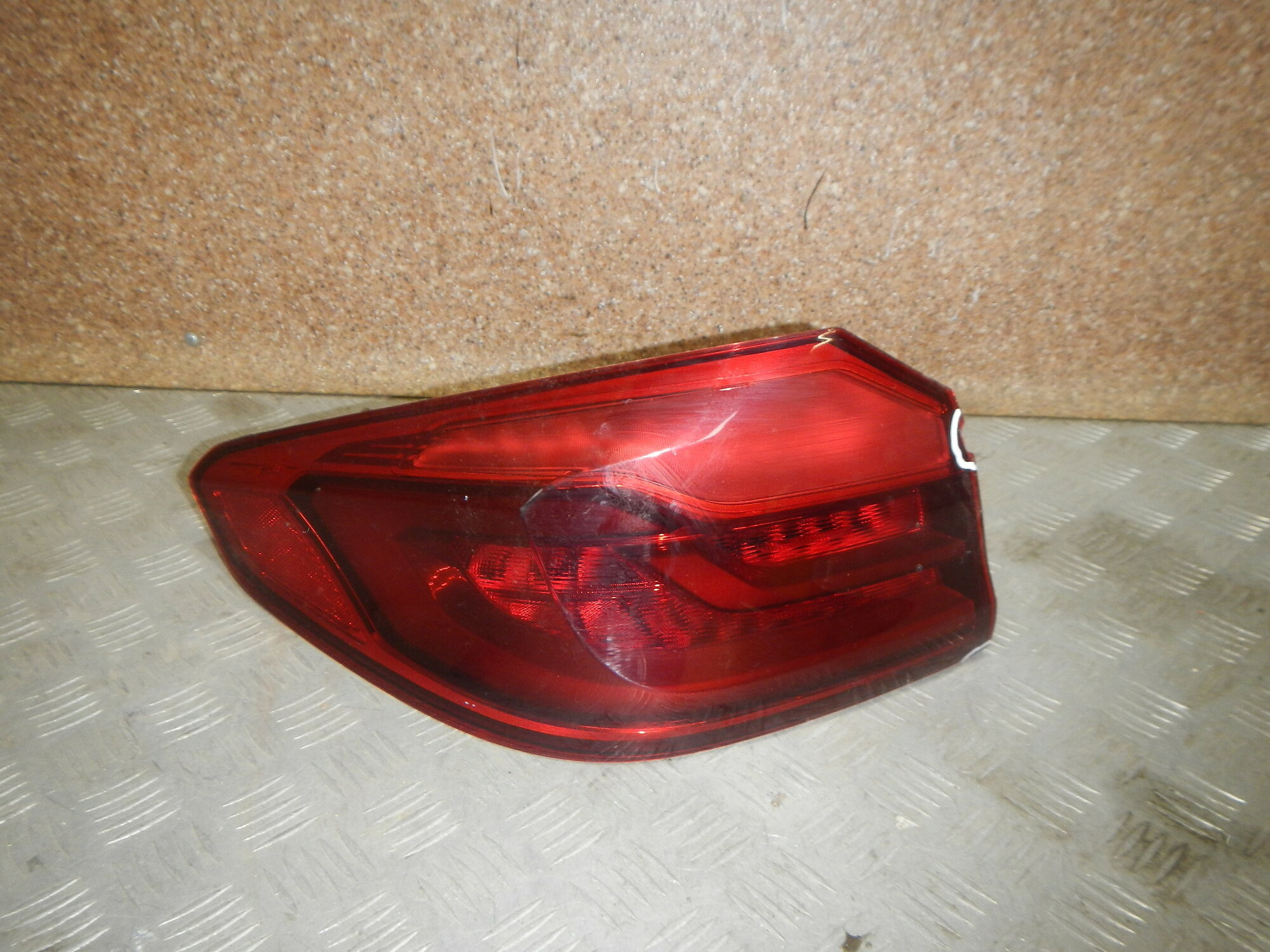 Б/У Фонарь задний левый, BMW (БМВ)-5 (G30) (16-) BMW 5 (G30) (16-) Скол стекла. 517638 BMW арт. 63217376463