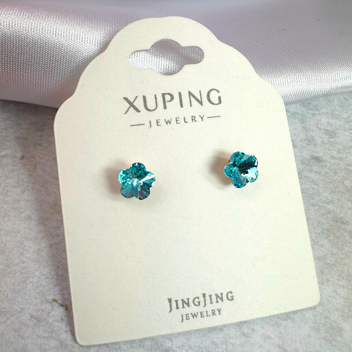 Серьги пусеты, кристаллы Swarovski