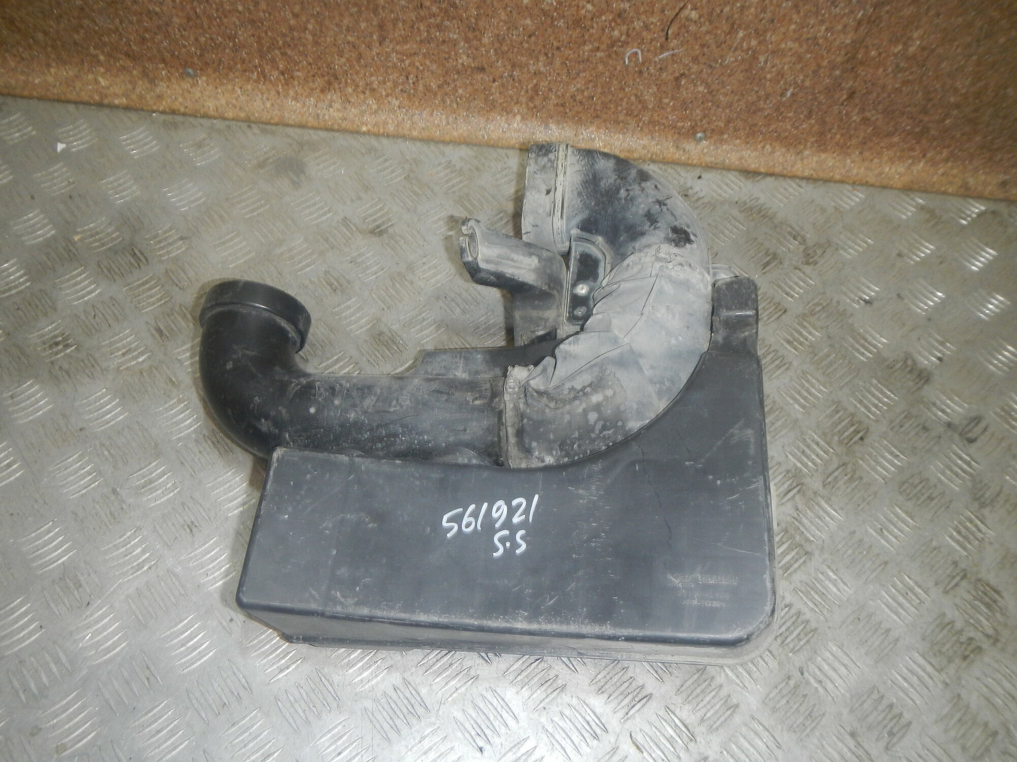 Б/У Резонатор воздушного фильтра, Hyundai (Хендэ)-SOLARIS (14-) HYUNDAI SOLARIS (14-) Сломано крепление, тещина. 561921 ...