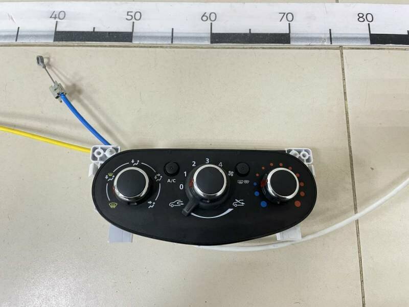 Блок управления отопителем Nissan Terrano D10 2014 кат.номер: 2751100Q2B 275104143R