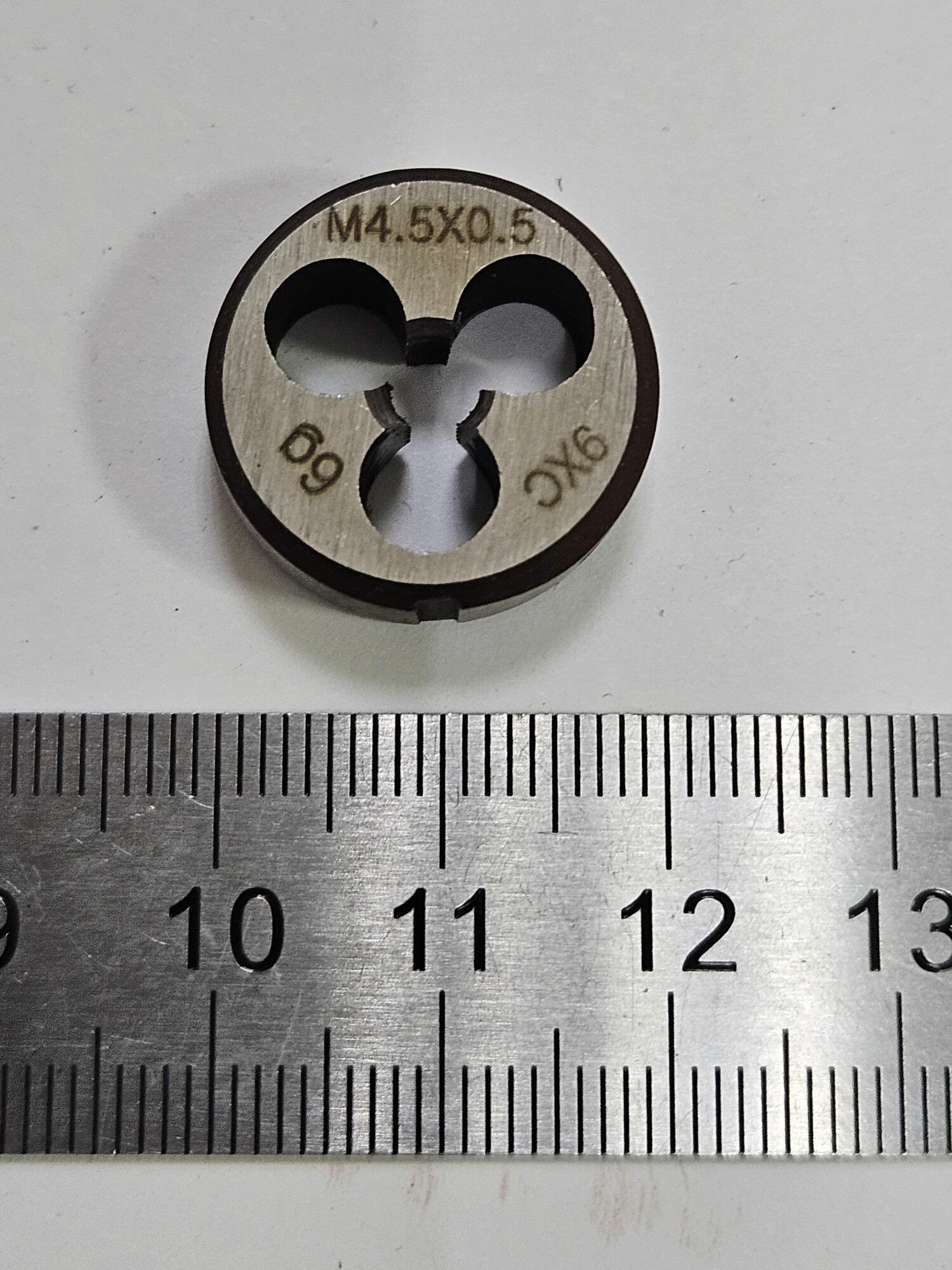 Плашка метрическая М4,5х0,5