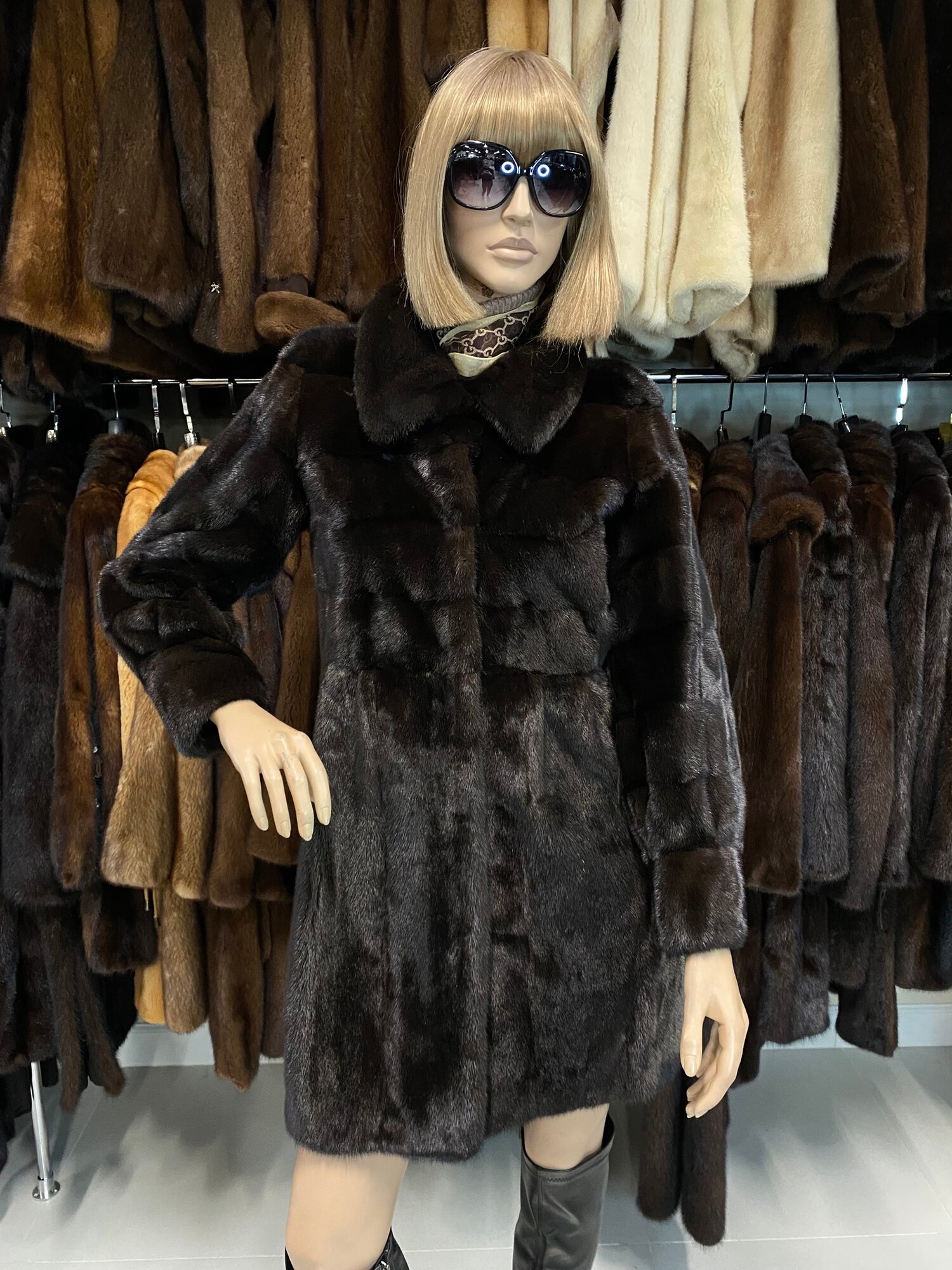 Шуба. С воротником. Норка. Премиальная 40 -42 р.