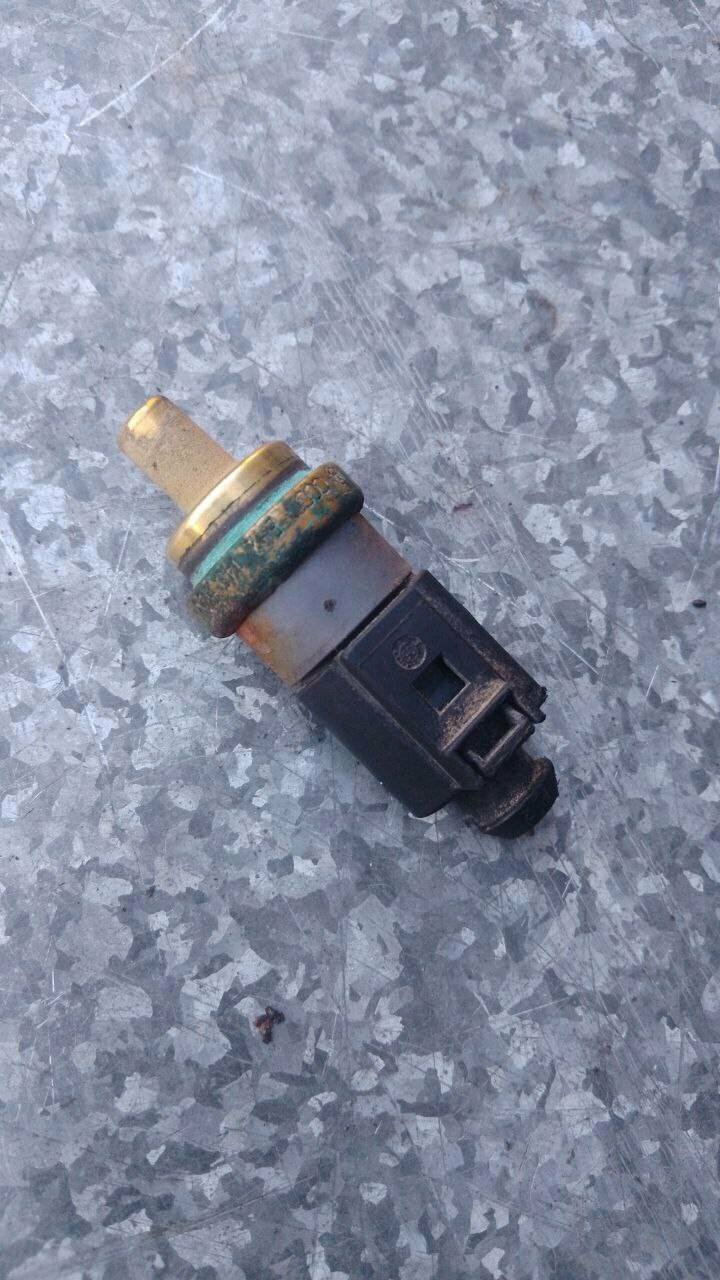 Датчик температуры охлаждающей жидкости Volkswagen Polo 4 (2001 - 2005) 06A919501