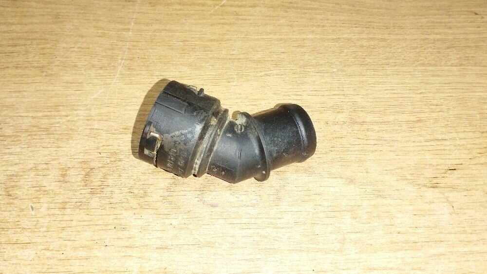 Фланец охлаждения двигателя Volkswagen Golf 4 Bora