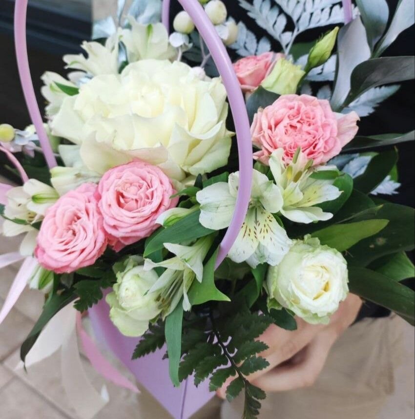 Цветы живые букет "Юленька"/ Роза, Кустовая роза, Альстромерия / Микс 9 шт